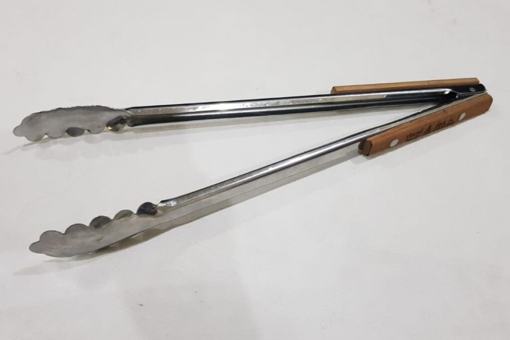Braai Tongs - Wooden Handle - Conceptualize